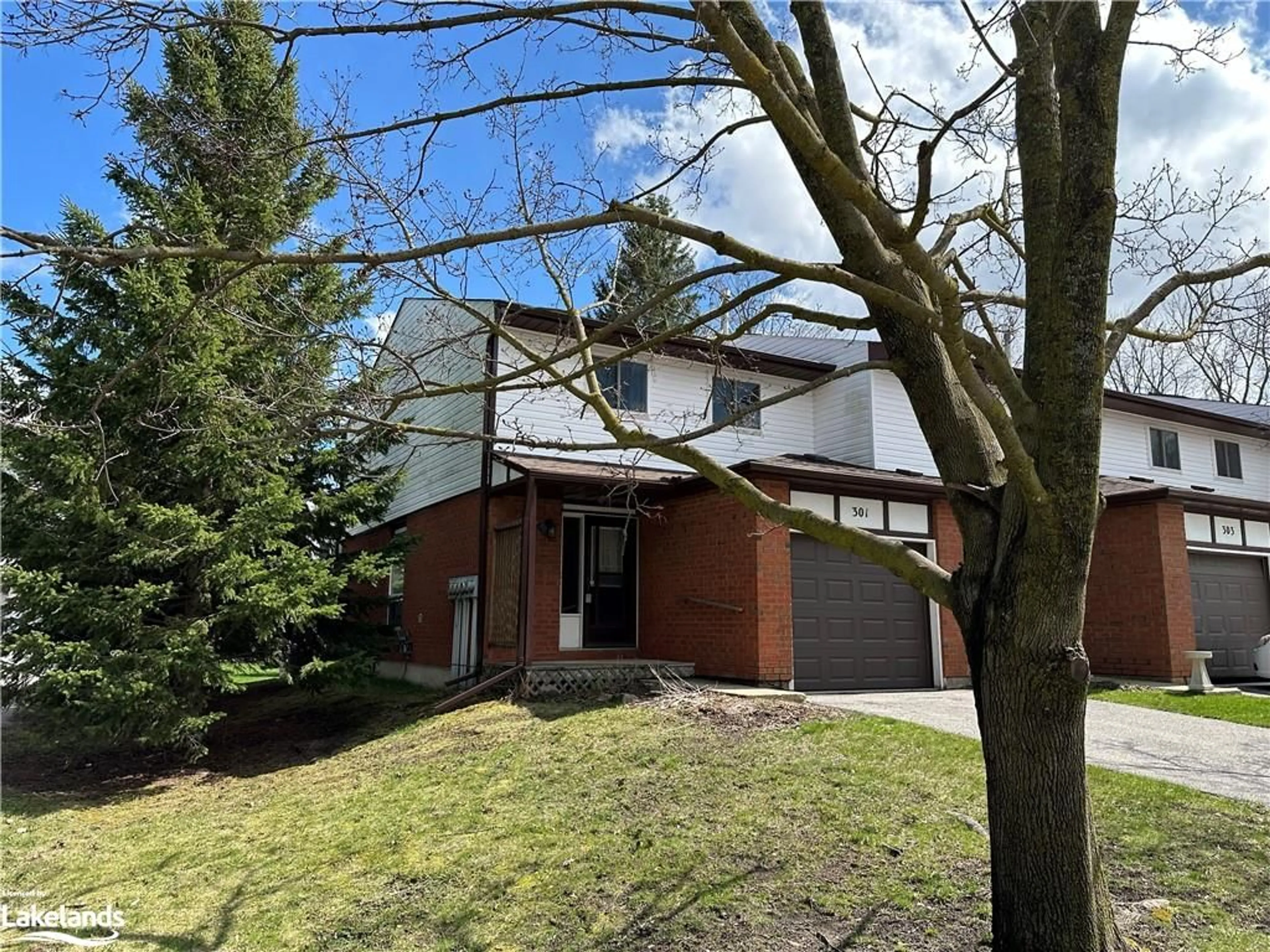 301 Thomas St, Stayner, Ontario | Townhouse | Wahi