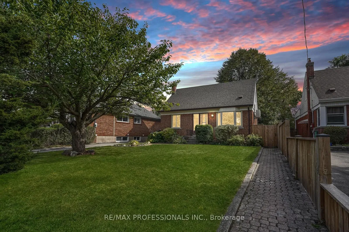 23 Scotswood Rd, Toronto, ON: Get $11K Cashback | Wahi