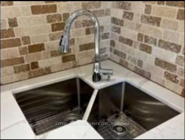 152 Kenwood Ave - A Powerful Real Estate Website | Mirror Real Estate