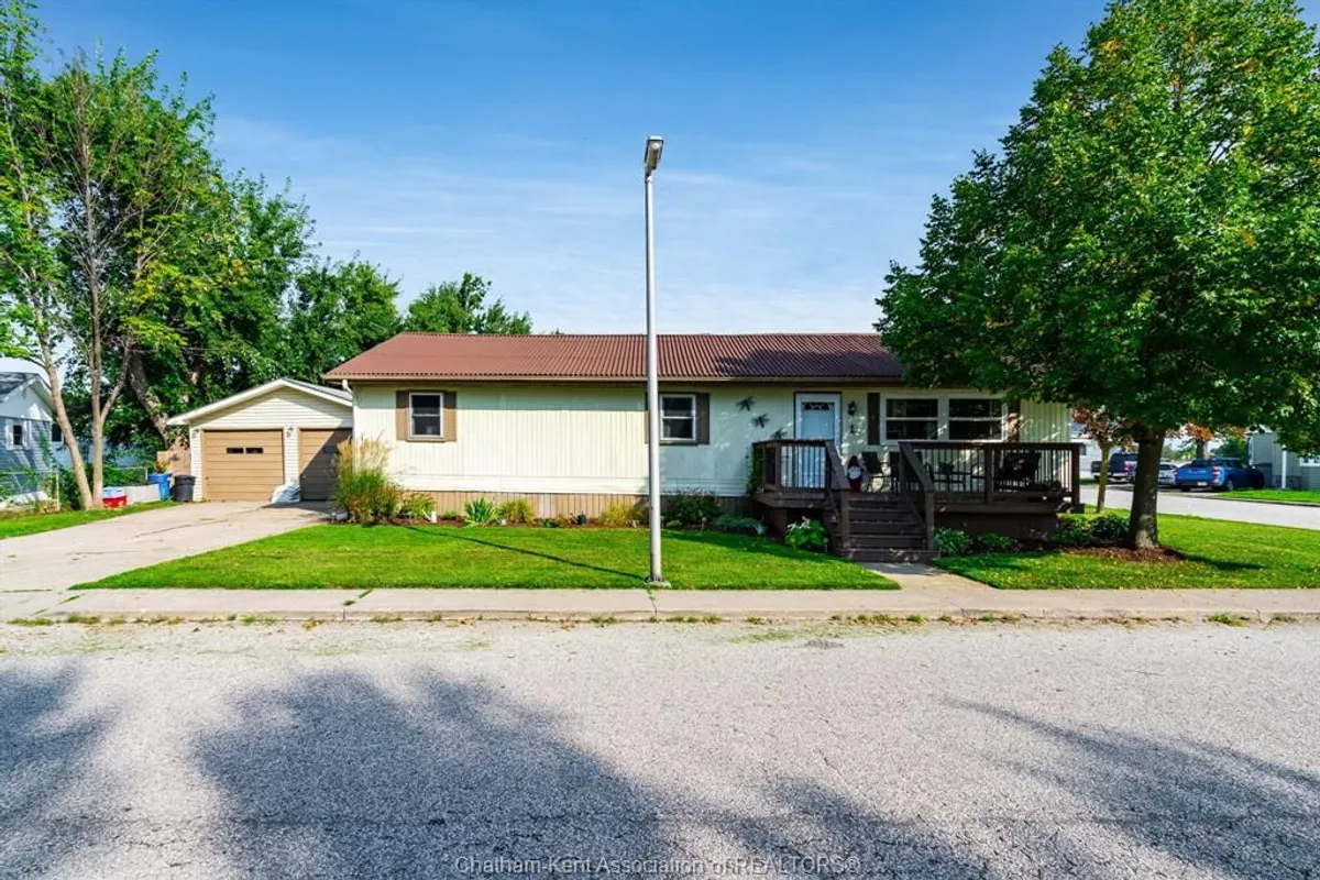 1 ELM Crt, McGregor, Ontario | Detached | Wahi